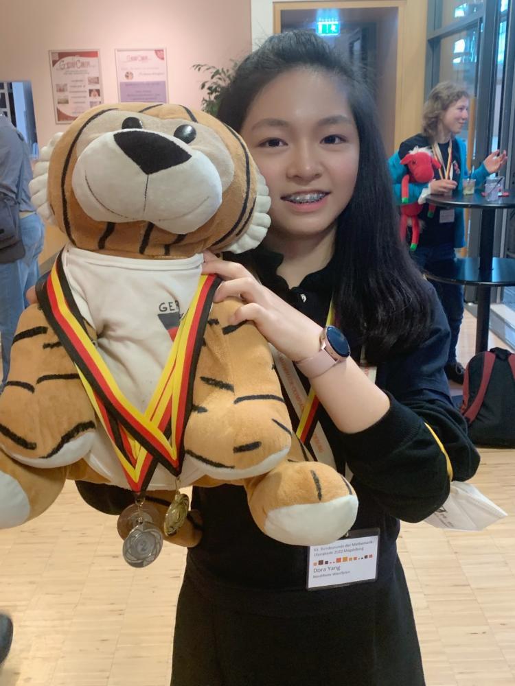 Dora Yang erreicht einen 3. Preis in der Bundesrunde der Mathematik ...